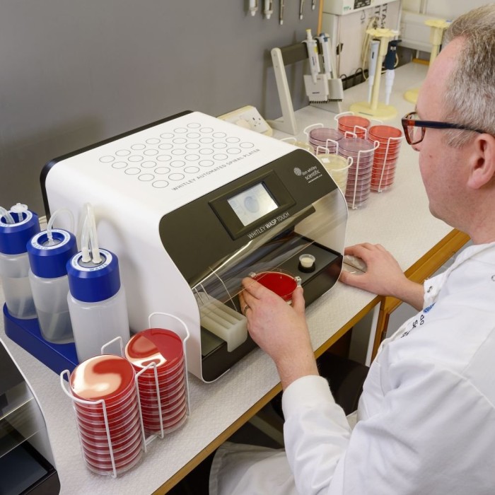 How to Choose a Spiral Plater for Your Microbiology Laboratory