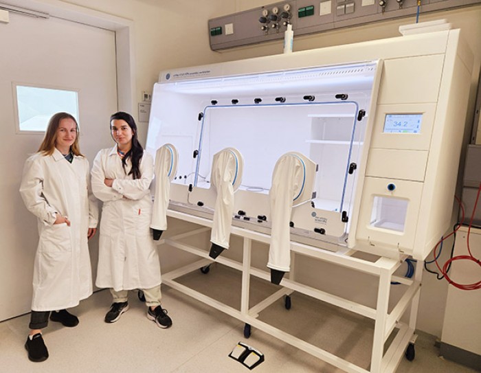 The first Whitley A145 HEPA Workstation installed at the FLI, Germany